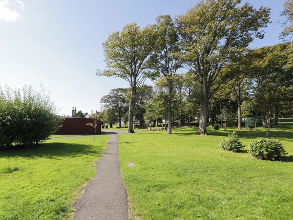 Silverbells, Pet Friendly, Character Holiday Cottage In Millport - Millport