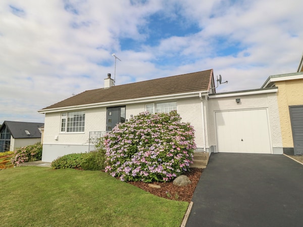 Cynefin, Pet Friendly, With A Garden In Llangefni - Benllech