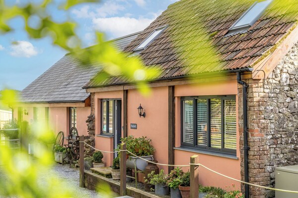 The Hayloft, Pet Friendly, With Hot Tub In Bampton, Devon - Dulverton