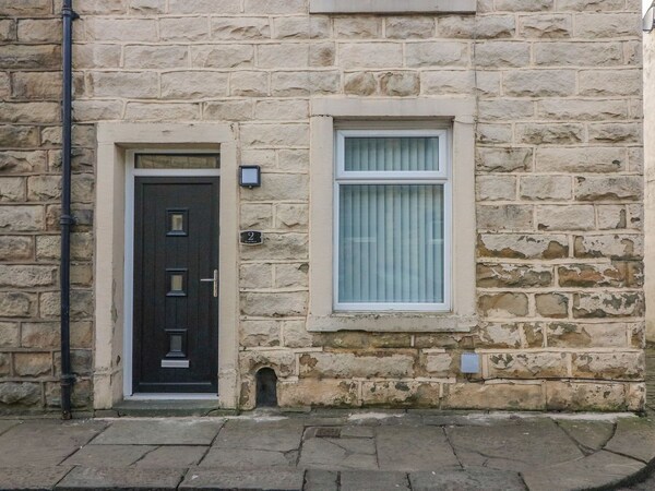 2 Brook Street, Character Holiday Cottage, With A Garden In Clitheroe - Clitheroe