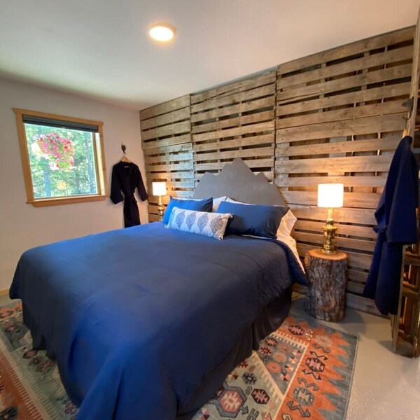 Little Bear Den - Nice Eco-studio + Outdoor Space - Seward, AK