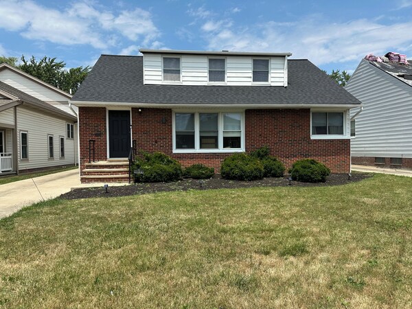 10 Min From Clev Clinic 1 Bedroom, Full Bath In S. Euclid  Upper Level Of Duplex - Ohio