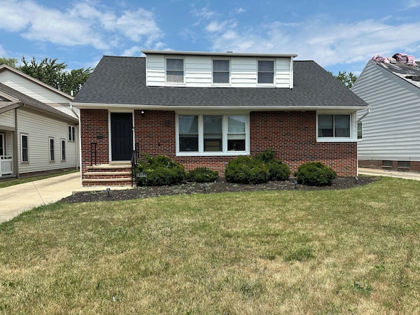 10 Min From Clev Clinic 1 Bedroom, Full Bath In S. Euclid Upper Level Of Duplex - Chagrin Falls, OH
