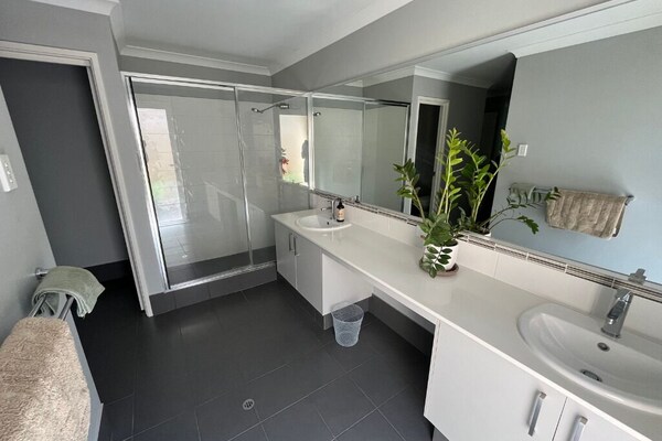 Bright Holiday Home - Bunbury