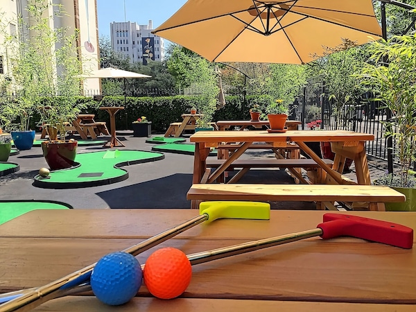 Relax In Style! Two Pet-friendly Units, Onsite Mini-golf, Pop- Up Cinema! - Portland, OR