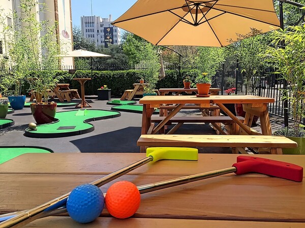 Look No Further! 3 Pet-friendly Units, Onsite Pop-up Cinema And Mini-golf! - Portland, OR