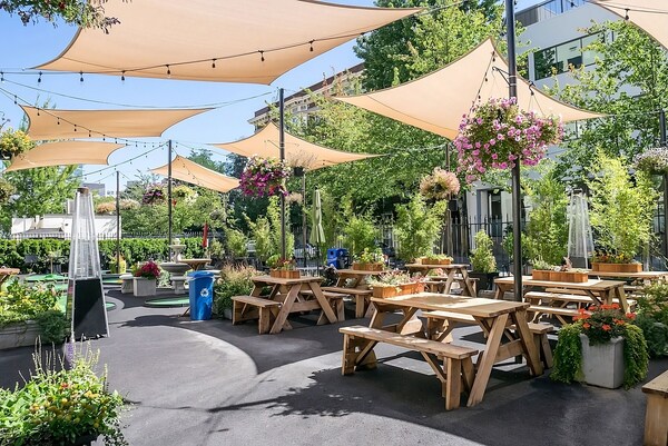Hassle-free Stay! 4 Relaxing Units, Onsite Pop-up Cinema, Pets Are Allowed! - Portland, OR