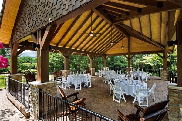Unwind In Gatlinburg's Lap Of Comfort! Indoor Swimming Pool, Pets Allowed! - Gatlinburg, TN