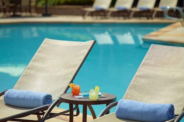 Set Within Stone Mountain Park! Free Parking, Onsite Pool, Pets Allowed! - Lithonia, GA