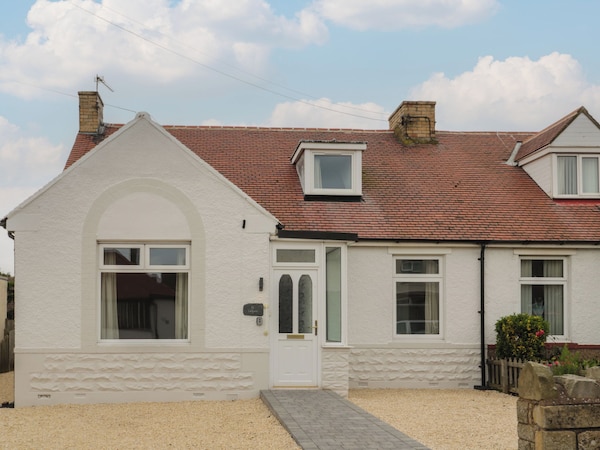 Gudhjem, Family Friendly, Country Holiday Cottage In Seahouses - Beadnell