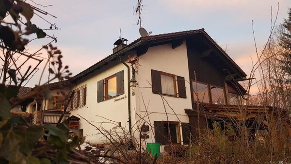 Liebevoll Eingerichtetes Ferienhaus (97 Qm) Für Bis Zu Fünf Personen Mit Terrasse - Grafenau