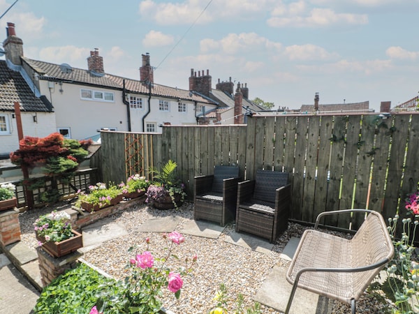 106 Westgate, Pet Friendly, With Open Fire In Guisborough - Redcar