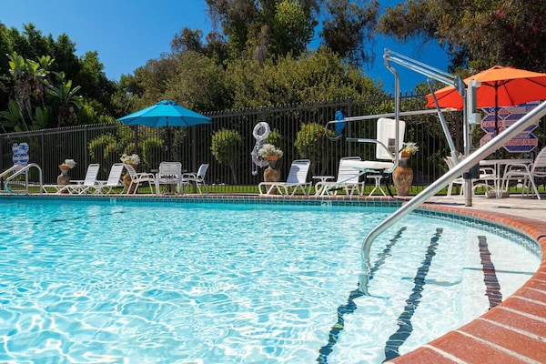 California Coastline Dream! 3 Modern Units, Swimming Pool! - San Clemente, CA
