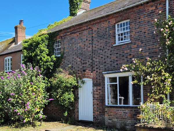 The Old Bakehouse, Pet Friendly, Character Holiday Cottage In Avebury - Marlborough