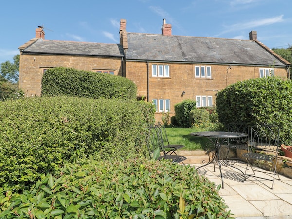 Scrambles Cottage, Pet Friendly In Stoke-sub-hamdon, Somerset - Dorset