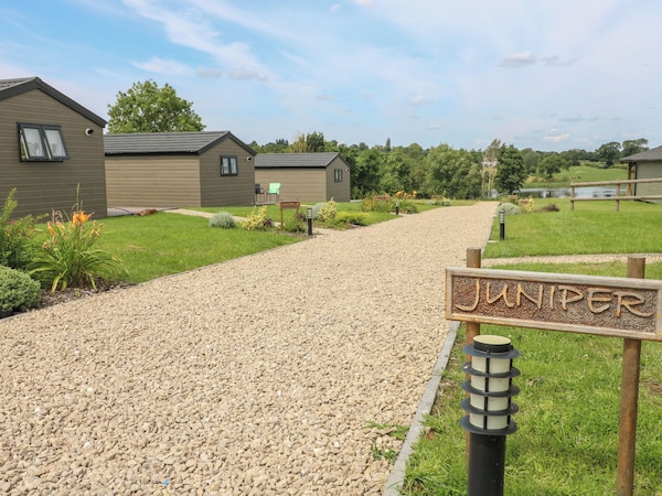 Juniper, Romantic, Luxury Holiday Cottage In Donisthorpe - Warwickshire