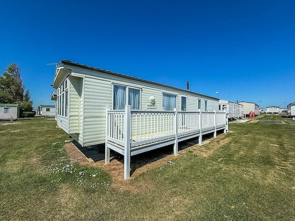 8 Berth Caravan With Decking At California Cliffs Near Scratby Beach Ref 50019f - Winterton-on-Sea
