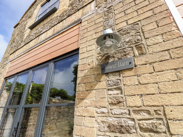 Tower Barn Cottage, Pet Friendly, Character Holiday Cottage In Ryde - Isle of Wight