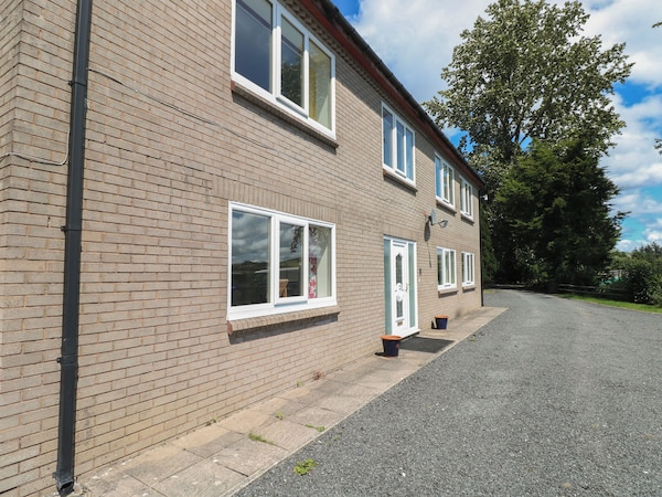 Hillside Lodge, Pet Friendly, Character Holiday Cottage In Newtown - 잉글랜드