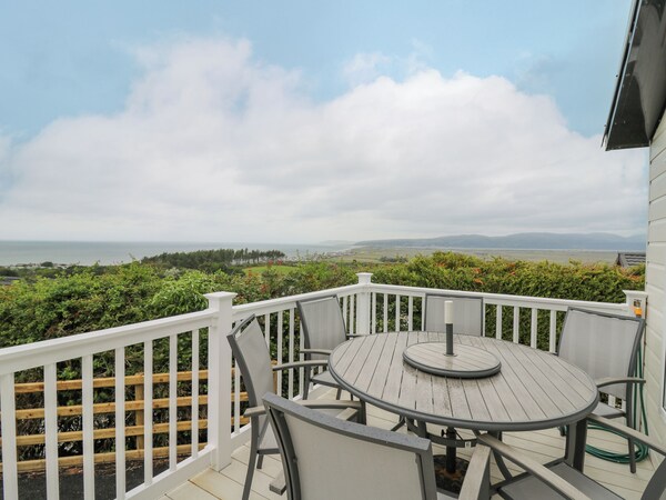 Platinum Lodge, Pet Friendly, Character Holiday Cottage In Borth - Borth