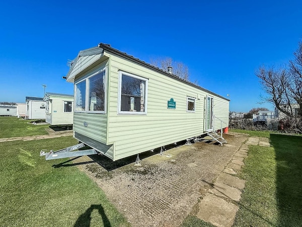 Lovely 6 Berth Caravan At Skipsea Sands Park In Yorkshire Ref 41053sf - Hornsea