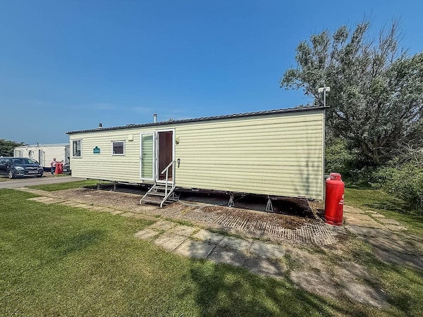 Lovely 6 Berth Caravan At Skipsea Sands Park In Yorkshire Ref 41053sf - Hornsea