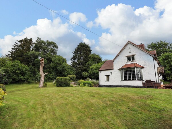 Grove Cottage, Family Friendly, With Hot Tub In Leominster - Leominster