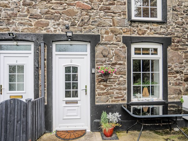 2 Morfa View, Family Friendly, Country Holiday Cottage In Conwy - Conwy