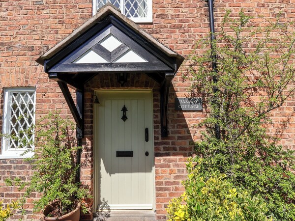 Jasmine Cottage, Pet Friendly, Character Holiday Cottage In Dodleston - Wrexham