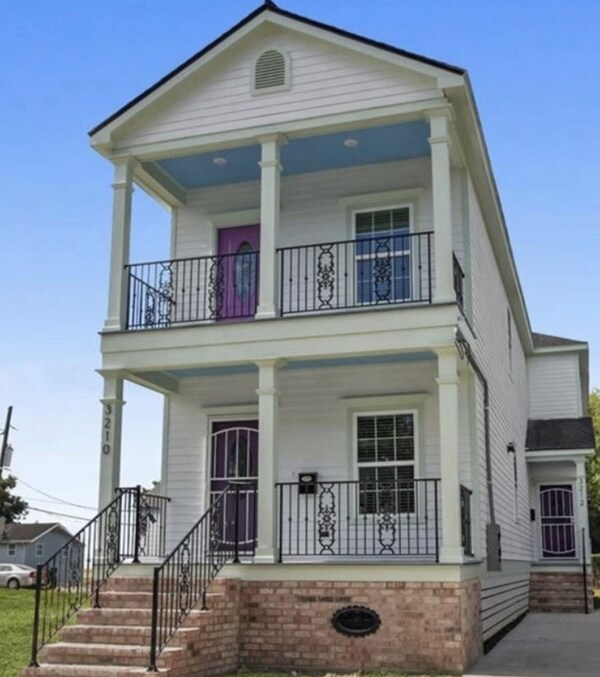 Nestled In The Heart Of Nola This Brand-new Open-concept House Offers 3 Bedrooms - New Orleans, LA