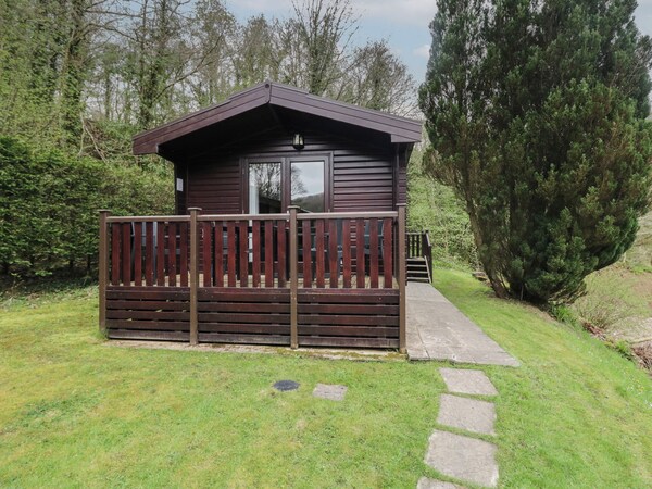 Canadian Cabin 37, Pet Friendly, Character Holiday Cottage In Keswick - Borrowdale