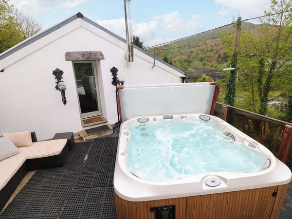 Greenheart Cottage, Pet Friendly, With Open Fire In Pontrhydyfen - Port Talbot
