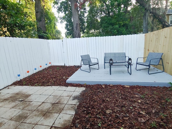 Centrally Located 2 Bedroom Condo For 6 People - University of Florida, Gainesville