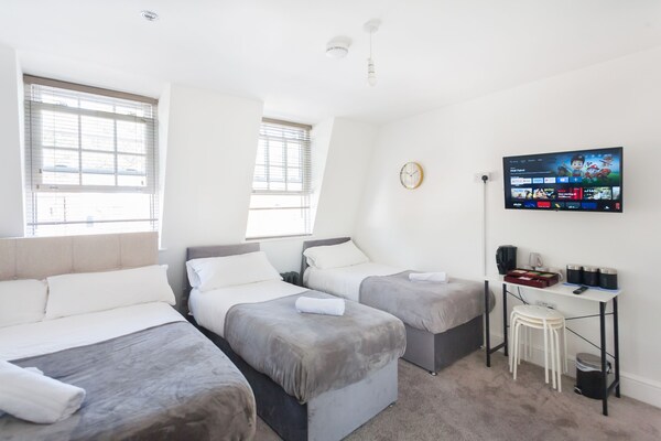 Stylish Quad Room With Private Bathroom Camden 5 - Bloomsbury
