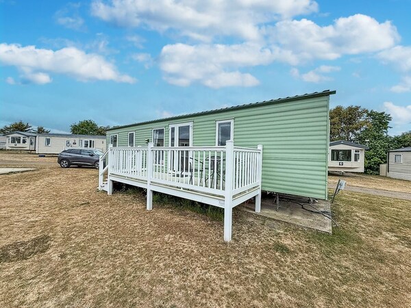 Lovely 8 Berth Caravan With Decking At Breydon Water Holiday Park Ref 10035rp - Gorleston-on-Sea