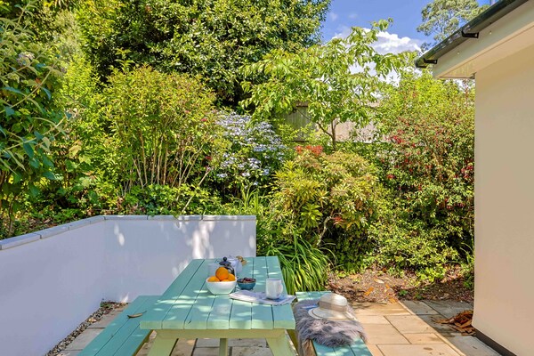 The Old Orchard - Sleeps 5 Guests  In 3 Bedrooms - Dartmouth