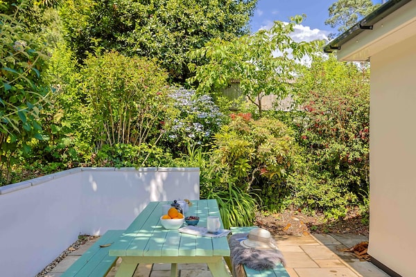 The Old Orchard - Sleeps 5 Guests In 3 Bedrooms - Dartmouth