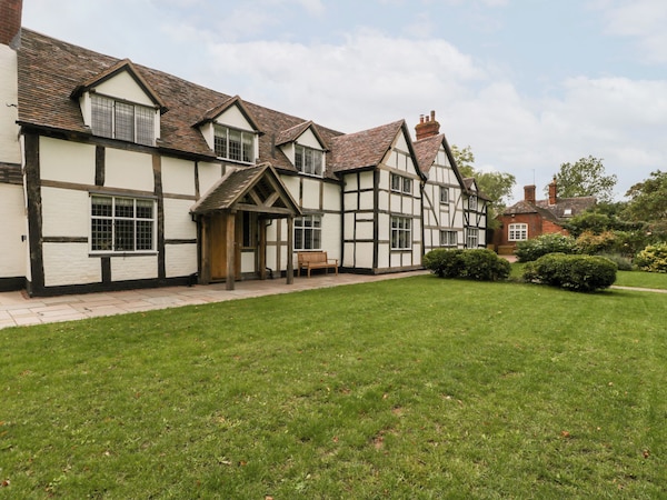 Byways, Pet Friendly, Luxury Holiday Cottage, With Hot Tub In Malvern - Gloucestershire