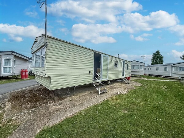 Great 8 Berth Caravan At Seawick Holiday Park, Clacton-on-sea Ref 27053r - Clacton-on-Sea