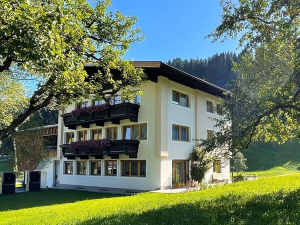 Ferienwohnung "Blumengarten" - Gästehaus Fohringer - Tirol