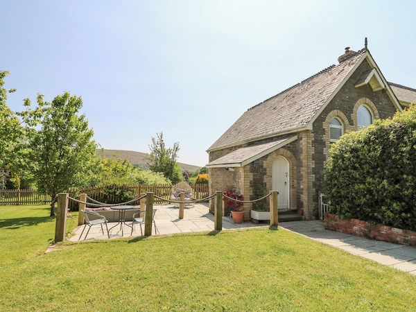 St. Marks School House, Pet Friendly, With A Garden In Rhayader - Rhayader