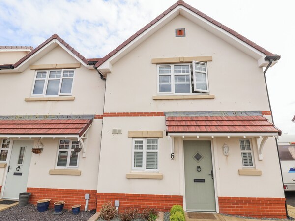 6 Cwrt Griffiths, Pet Friendly, Country Holiday Cottage In Prestatyn - Towyn