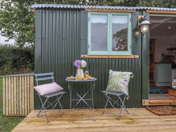 Lottie's Hut, Pet Friendly, With Open Fire In Okehampton - Okehampton