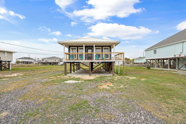 Pet Friendly Cottage Located Across The Street From The Beach! - Dauphin Island, AL