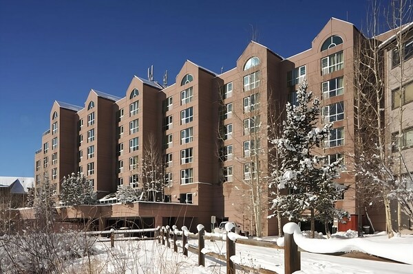 Your Ski Paradise With Morning Delight! Free Breakfast, Jacuzzi, Pets Allowed! - Keystone, CO