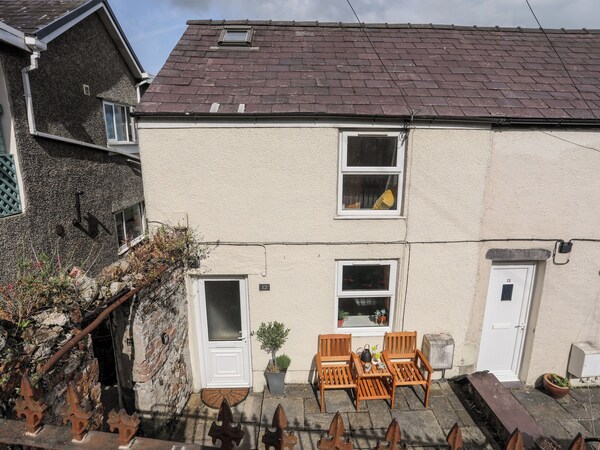 12 Brynffynnon, Family Friendly, With A Garden In Y Felinheli - Gwynedd