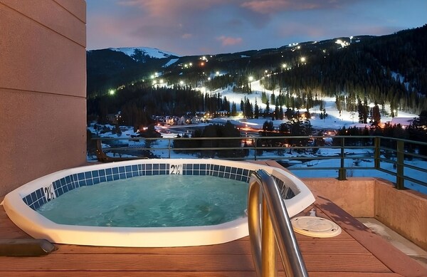 Family-friendly Ski Resort! 3 Comfortable Units, Free Breakfast, Scenic Views! - Keystone, CO