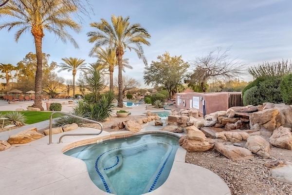 Your Home Away From Home! Full Kitchen, Swimming Pool, Free Parking! - Cave Creek, AZ
