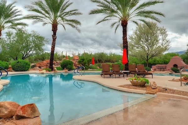 Cave Creek Nature Stay! Swimming Pool, Free Parking, Full Kitchen! - Cave Creek, AZ
