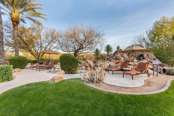Your Cave Creek Paradise! Full Kitchen, Outdoor Pool, Free Parking! - Cave Creek, AZ